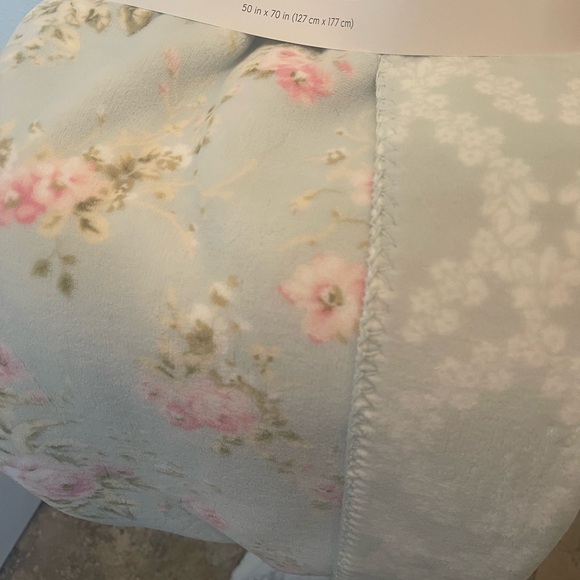 Laura Ashley | Bedding | Laura Ashley Oversized Reversible Throw Floral ...